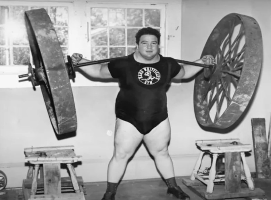 Die Geschichte von Paul Anderson: ein Fußballer, der 2844 kg auf den ...