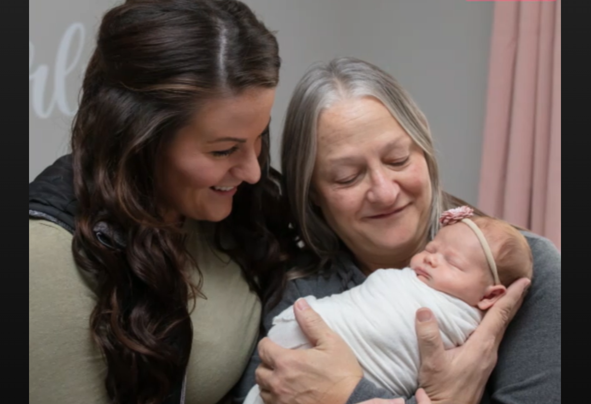 Plan überschritten: 53-jährige Mutter trug Baby für ihre Tochter aus ...