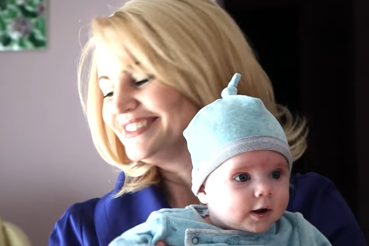 Erstes Kind mit 57: wie leben die Frau und ihre Tochter nach 13 Jahren ...