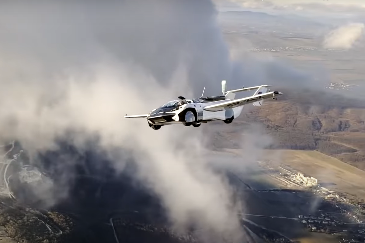 Das erste fliegende Auto der Welt steigt in die Luft: Ins Flugzeug und ...