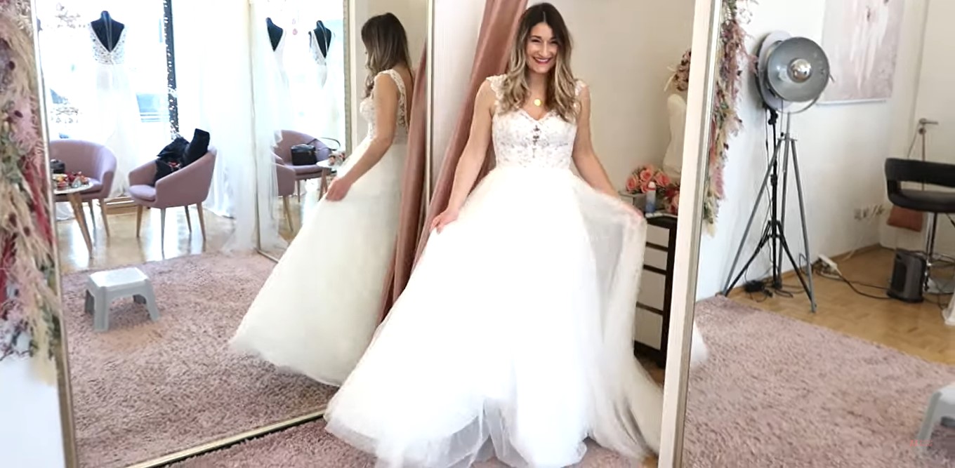 Die Braut gab nur drei Euro für ein gebrauchtes Hochzeitskleid aus und ...