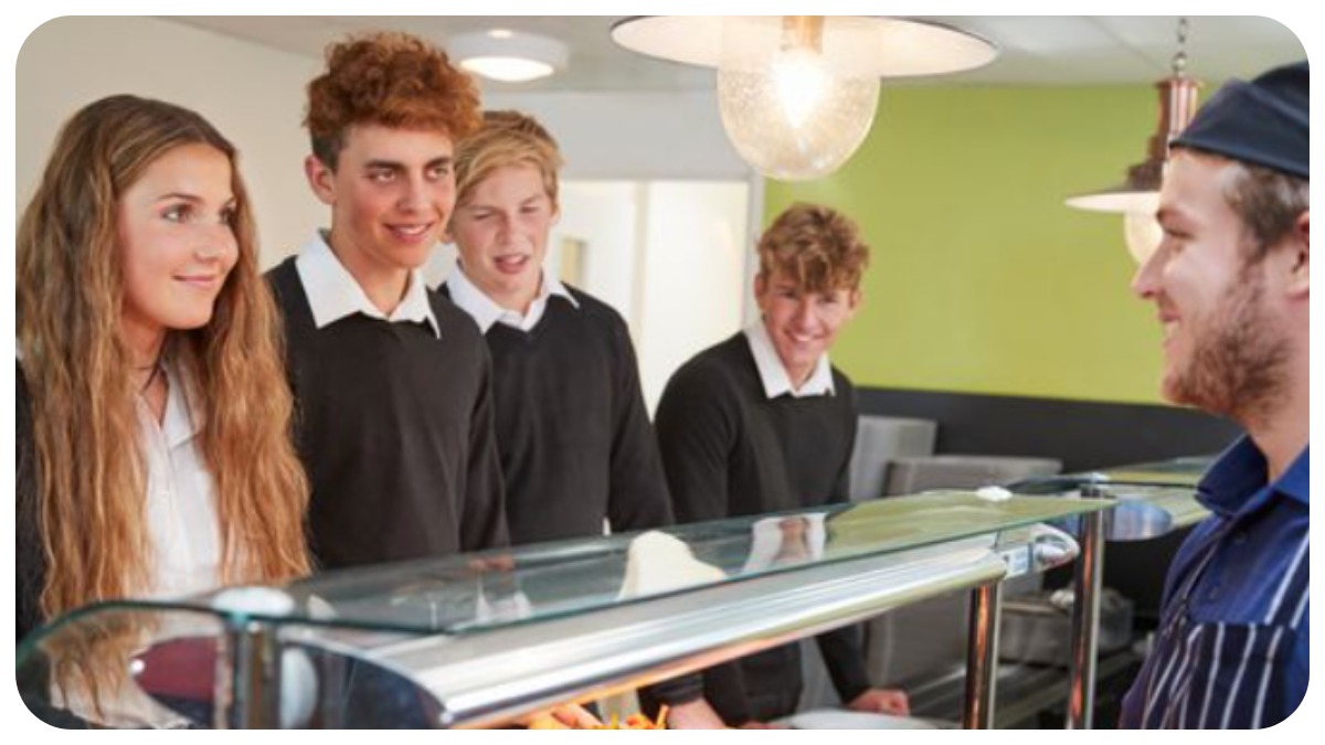 Das ist verboten: Mutter ist unzufrieden, da ihre Tochter bei kaltem ...