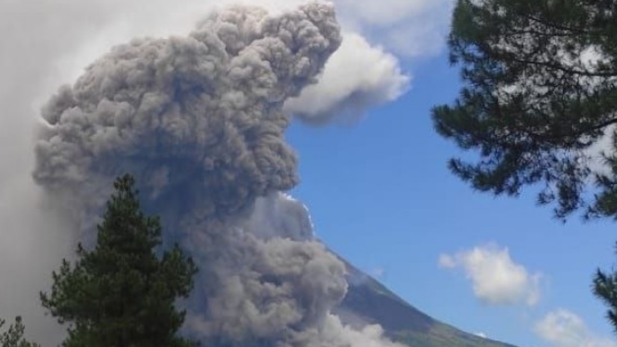 Vulkan Merapi, bekannt als "Weltuntergangsvulkan", bricht in Indonesien aus, Details. Uberalles