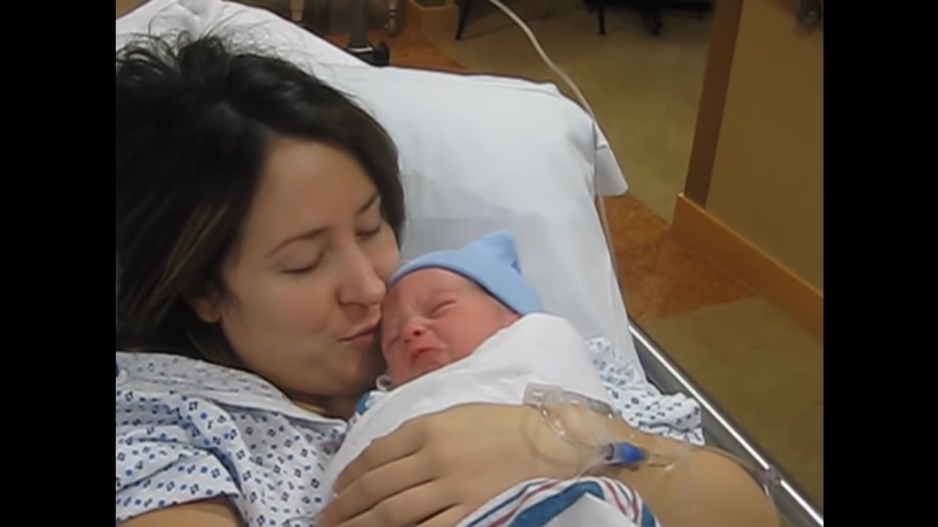 "Ich habe auf der Toilette entbunden und musste meine eigene Plazenta ...