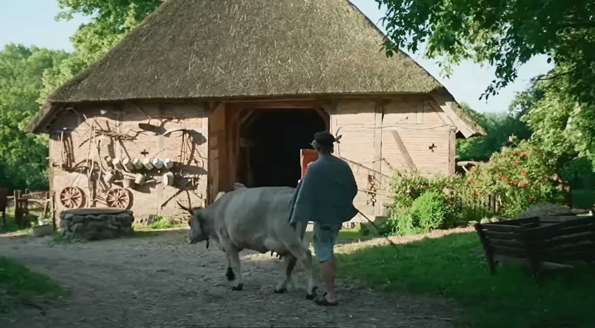 "Ich bedaure nichts": 28-jähriger Mann lebt auf einem Bauernhof. Uberalles
